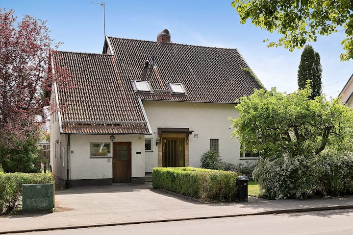Nyrenoverat Hus För Den Stora Familjen - Stockholm