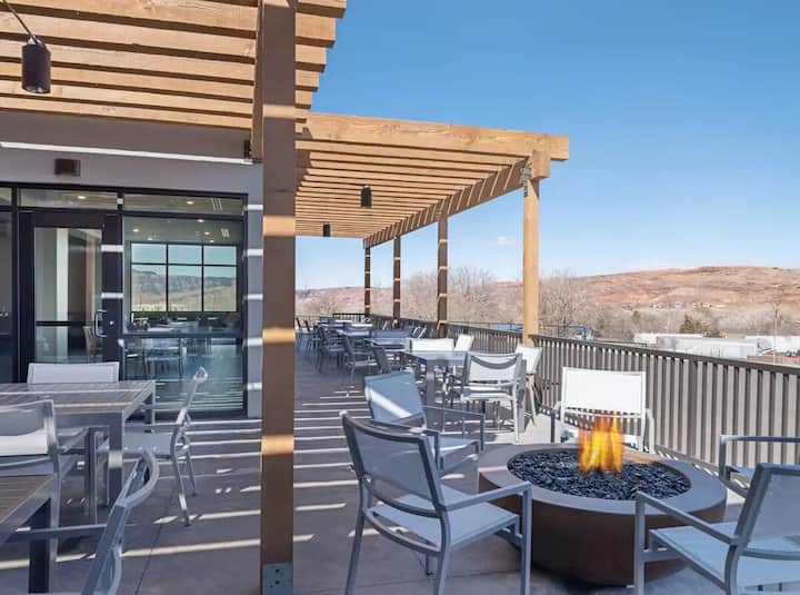 Crimson Cliffs Inn 2queen Ste|bfast, Gym & Pool - Moab, UT