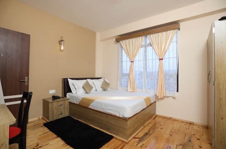 Serenity Safe Luxury Apartment In Shillong Central - Shillong