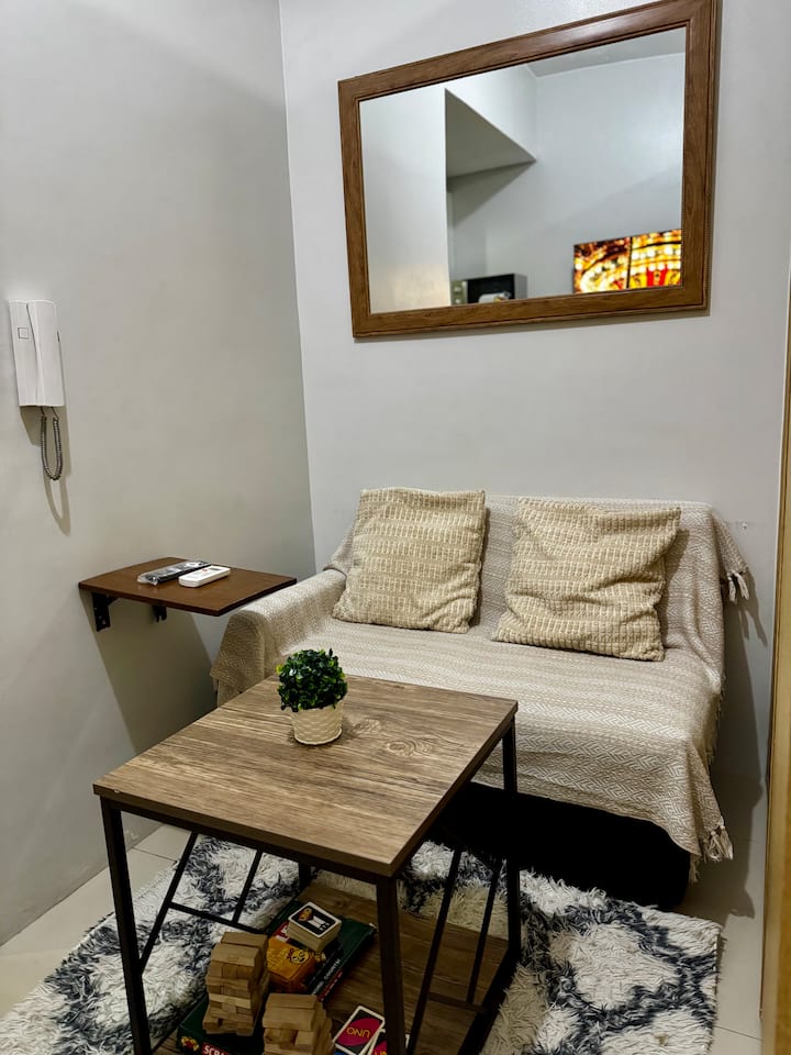 Warm Rustic 1br Condo With Beautiful City View - Quezon City
