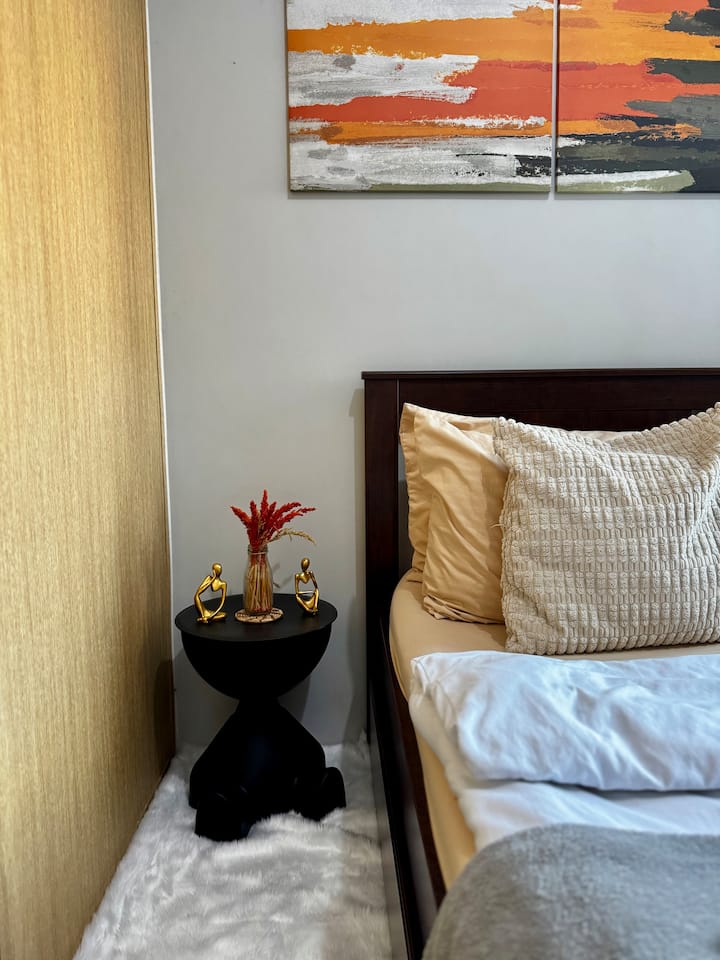 Warm Rustic 1br Condo With Beautiful City View - Quezon City