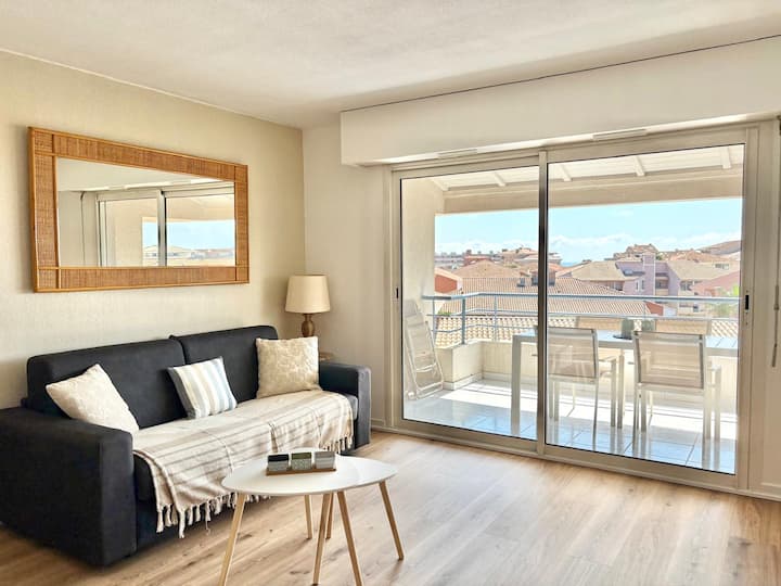 T2 Rénové Climatisé, Terrasse Aperçu Mer, Garage - Fréjus