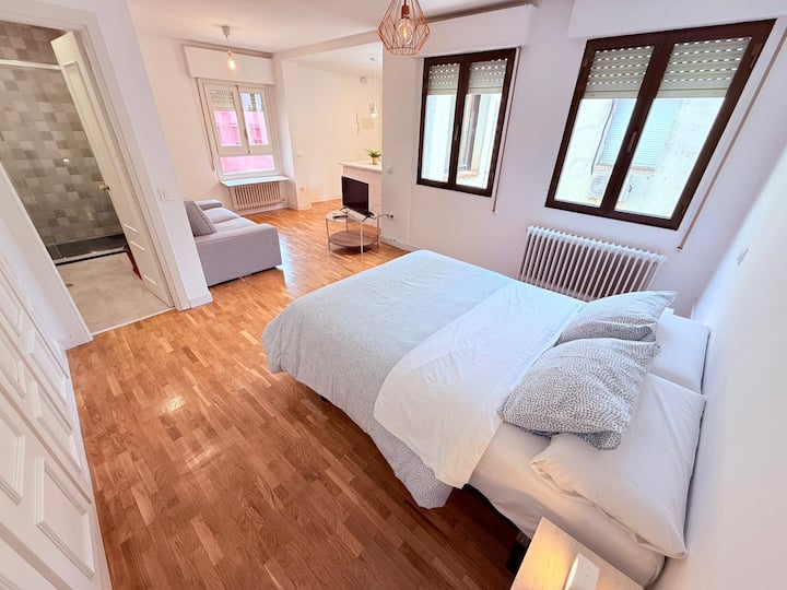 Acogedor Estudio En Un Atico - Madrid