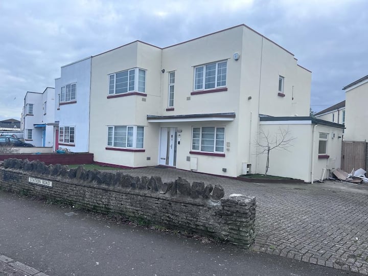 Art Deco House, Close To Beach & Amenities - Weston-super-Mare