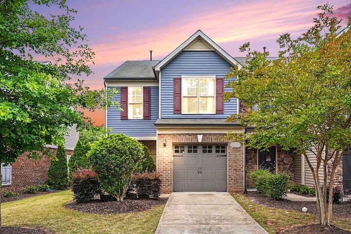 Convenient West Cary & Rtp | 3bd, 2.5 Ba - Cary, NC