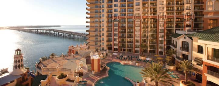 Spacious Studio At Emerald Grande - Destin, FL