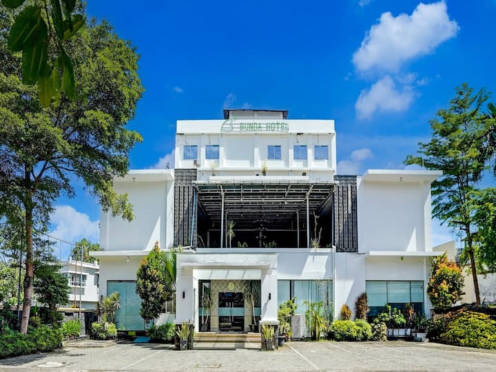 Twin De Luxe À Imam Bonjol Park - Padang