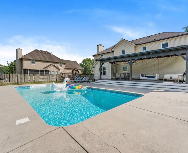 Poolside Escape - Pool*jacuzzi*pooltable*sleeps 16 - Melton Hill Lake, TN