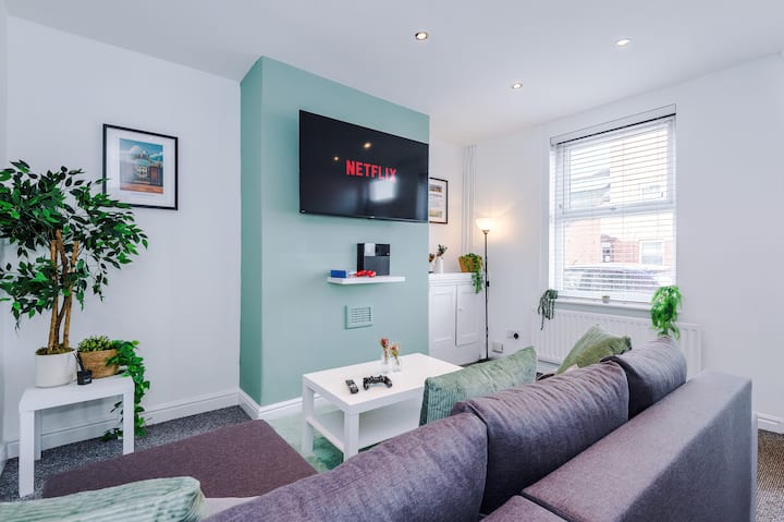 Spacious 2br Home | Ps4 + Free Parking - Warrington