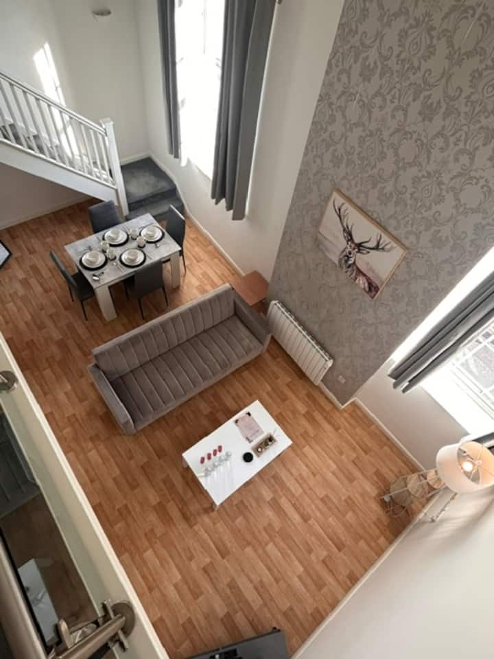 Stylish 1-bed Town Centre Flat | Sleeps 4 - Yeovil