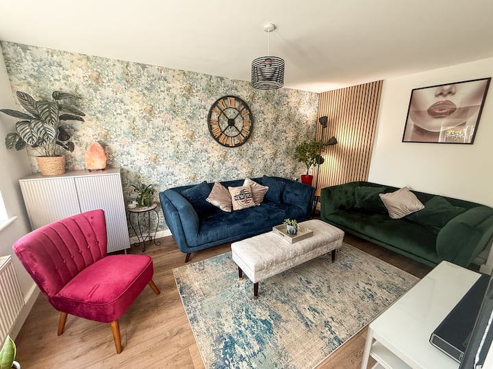 Stylish 3 Bed Family Home, Close To City, Parking - Manchester