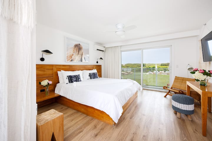 Steps To The Sand | Beachfront Gem With Pool - Montauk, NY