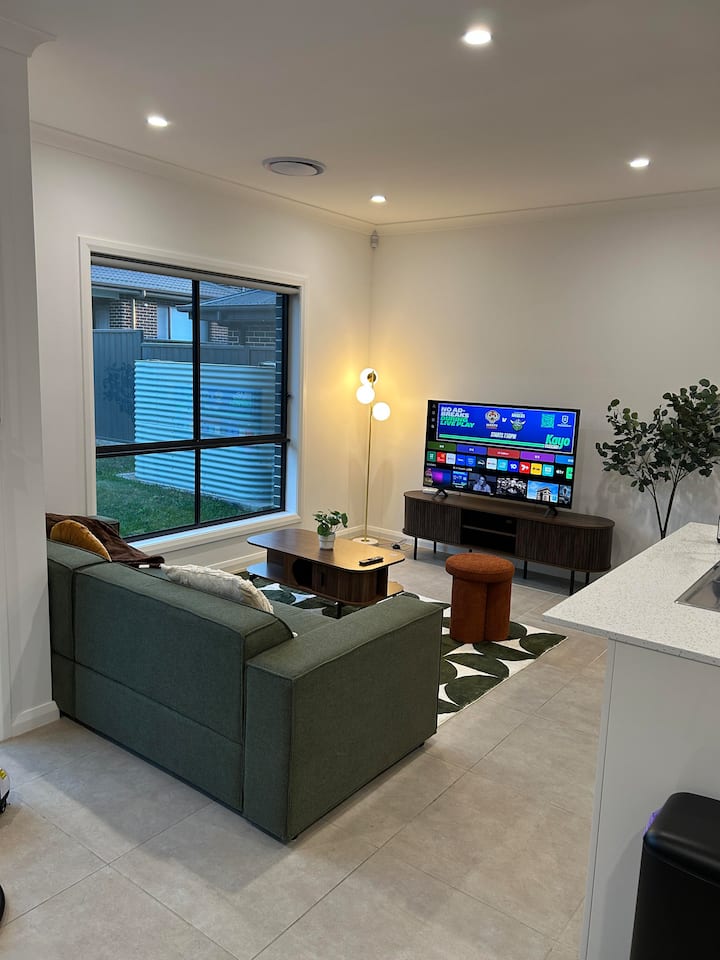 Spacious 4-bedroom Home In Melonba With 2 Parkings - Kingswood