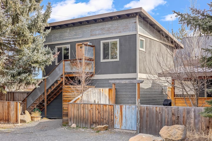 Awesome & Affordable Right Downtown! - Sisters, OR