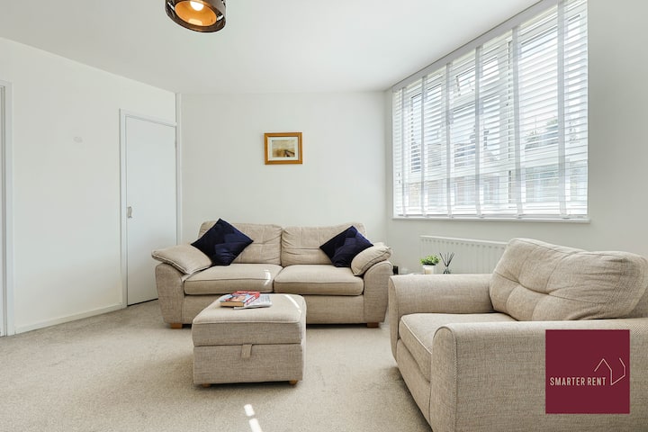 Teddington, One Bedroom Flat, Parking - Kingston upon Thames