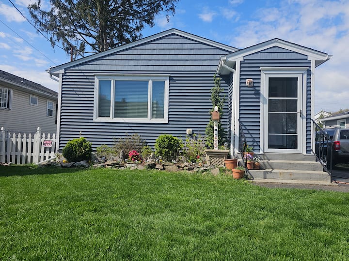 Fairfield Beach And Bar Retreat - Bridgeport, CT