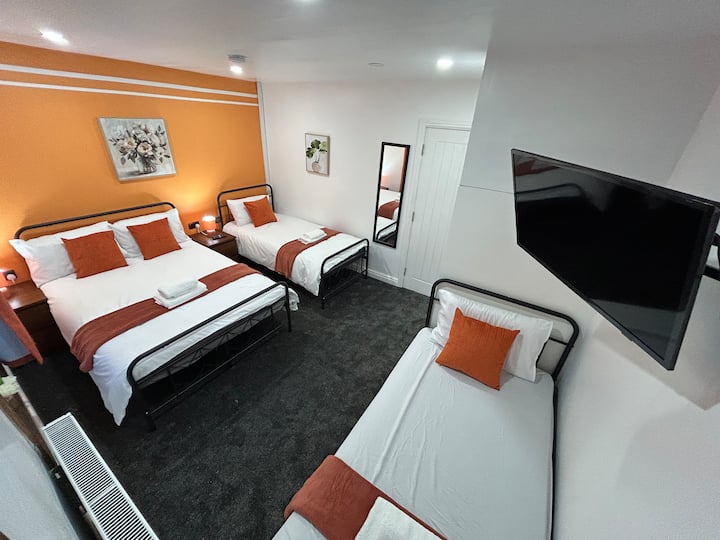 Minstead Houses 5 Bedrooms Sleeps 9 Parks 2 Vans - Birmingham