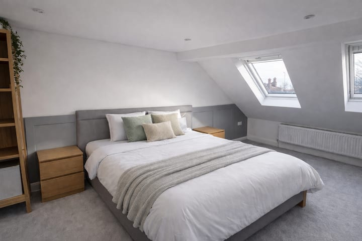 Modern City Centre Home With Private Garden - Chelmsford