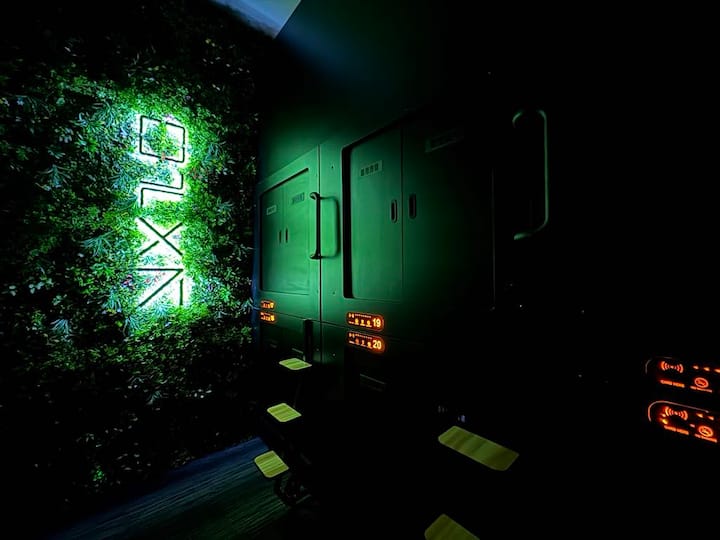 Modern Japanese Capsule Hotel-single Capsule - Montreal