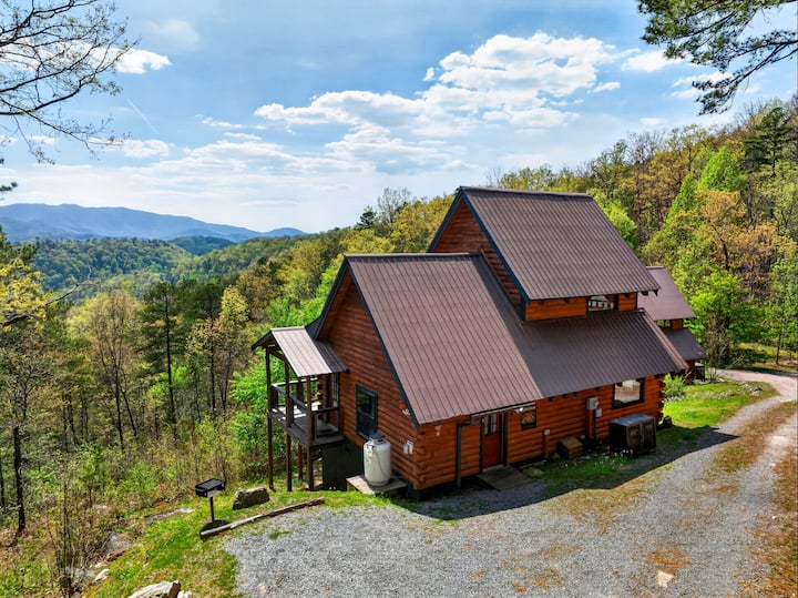 Hot Tub Mountain Views Firepit Covered Deck - Townsend, TN