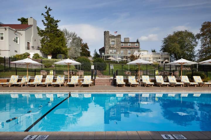 26‑acre Hudson Estate | Gym. Pools + Chef Dining - Sleepy Hollow, NY