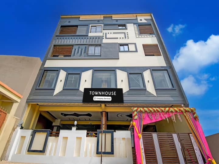 Super Townhouse Taramandal - Gorakhpur