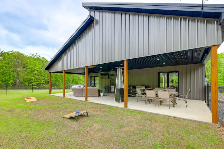 Modern-style Home W/ Patio, Near Greers Ferry Lake - Heber Springs, AR