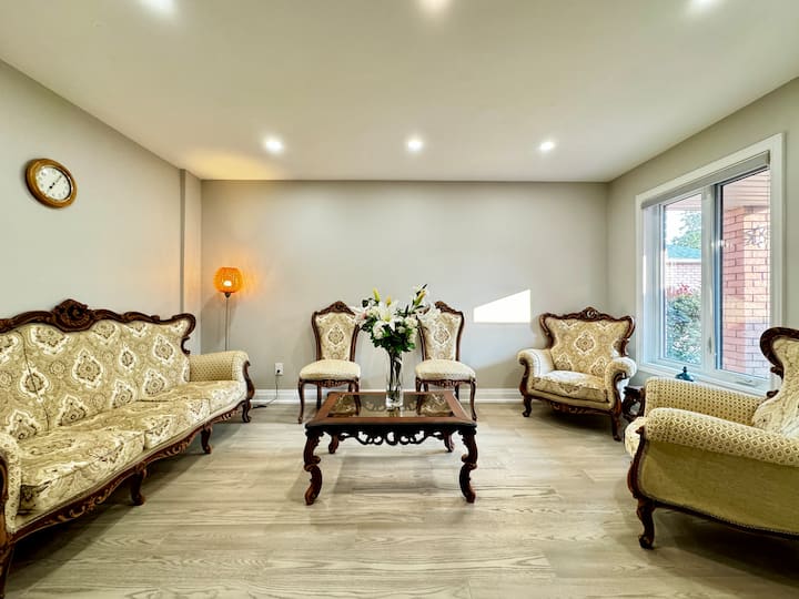 Modern Home In Ajax 4 Beds 2.5 Bath Free Parking - Pickering