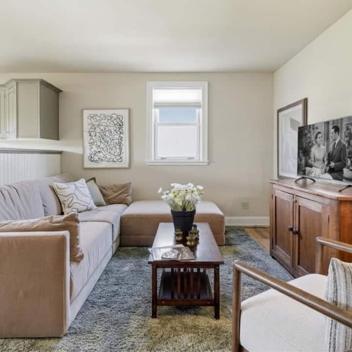 Williamson House | Upper Suite | 1 Bedroom, Picton - Picton
