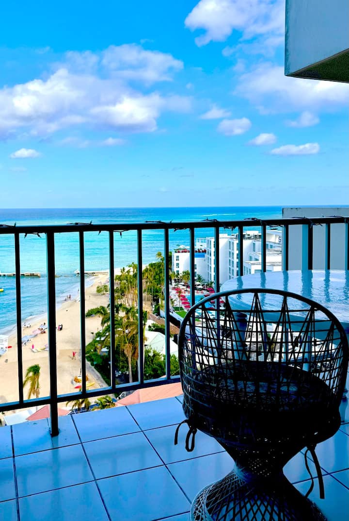 Apartment Overlooking Doctors Cave Beach - Montego Bay