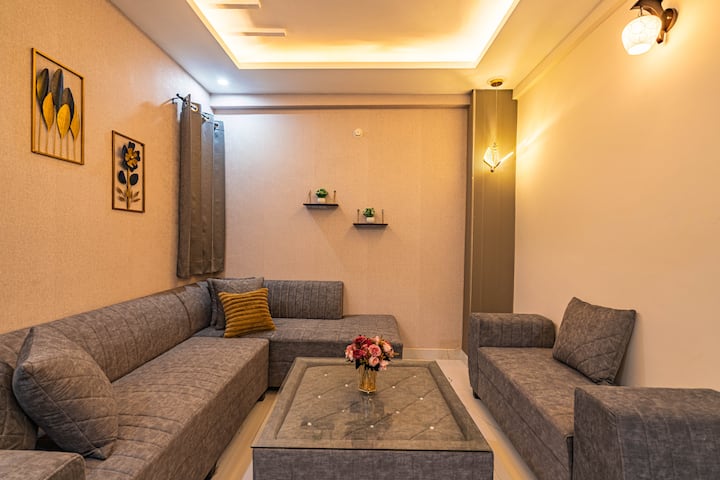Luxe Retreat| Prime Location| Pvt Mountain Balcony - Inde