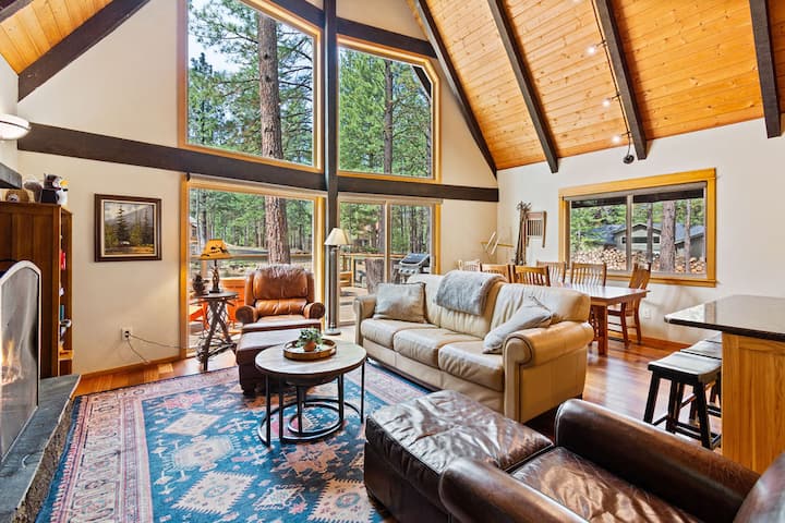 A-frame + Huge Deck | Sleeps 10 W/ Bunk Room - Black Butte Ranch, OR