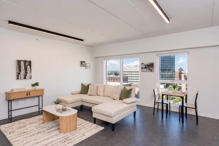 Chic Suite | Sauna | Heart Of Downtown - Manitoba