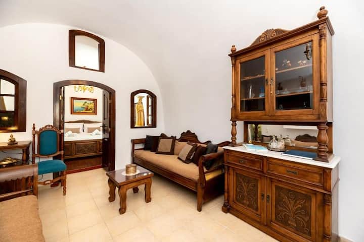 Argo Cavehouse - Santorini