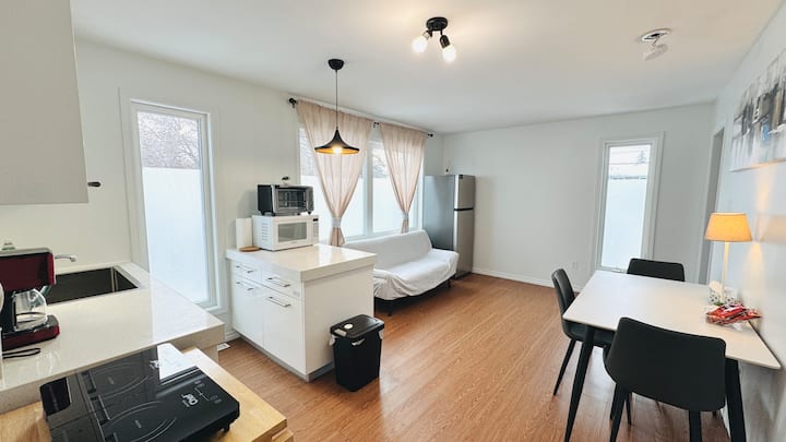 212-2 30 天起租 近大学及皇家医院的独立 2 居室套房 - Saskatoon