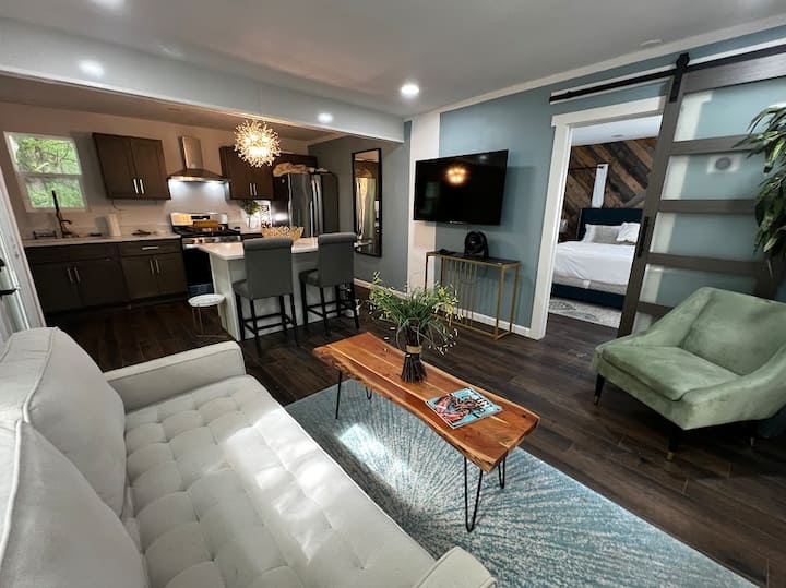 Luxury 1br Suite • Full Amenities - DeLand, FL