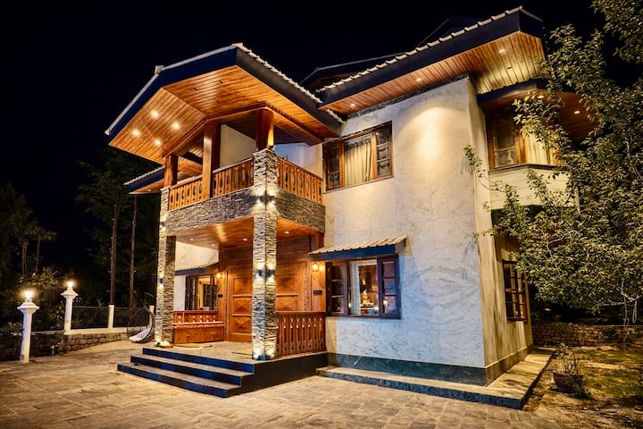 4bhk: Girnar Estate Heritage Villa With Jacuzzi - Manali
