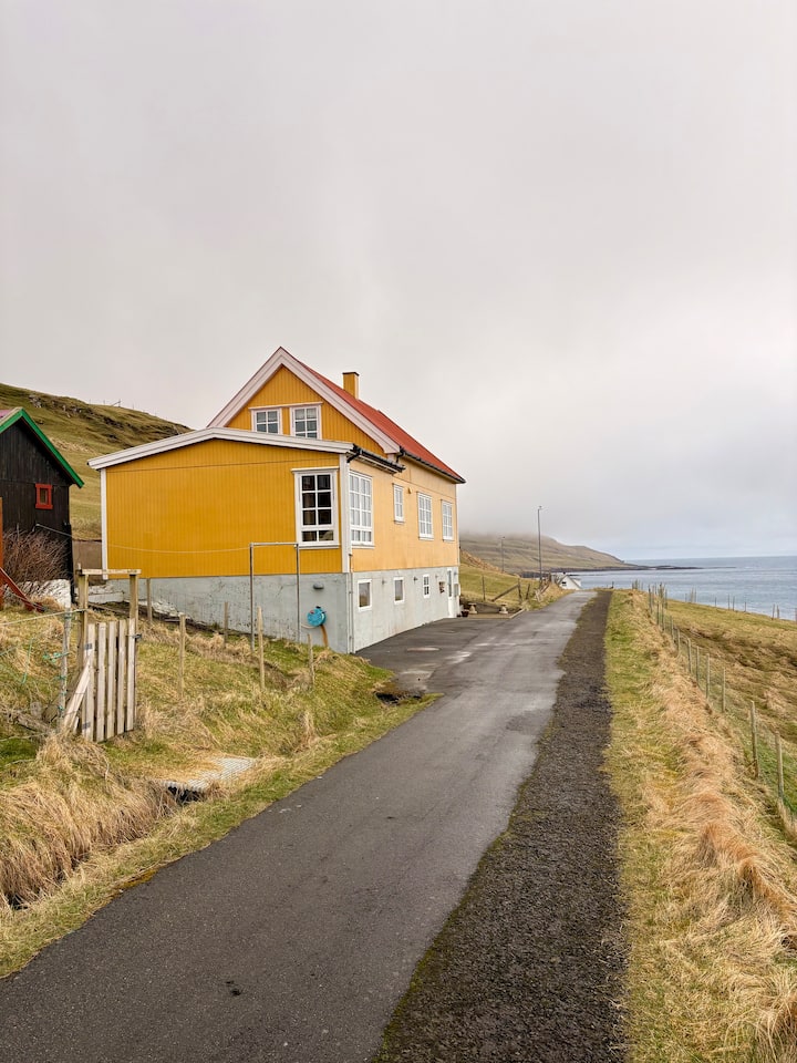 Seaside Faroese Home · 5 Bedrooms Panoramic Views - Îles Féroé