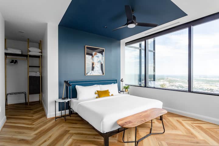 Skyline Corner | 2br + Studio Suite | Dallas - Dallas, TX