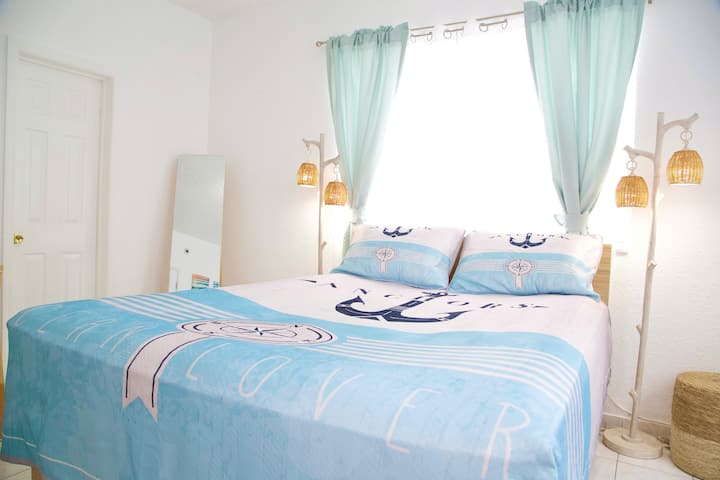 Cozy Ocean Breeze Studio In Miami Beach - Miami Beach, FL