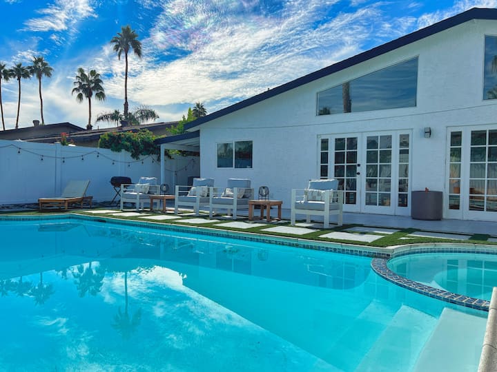 Ps Oasis Pool & Spa Game Room - Palm Springs, CA