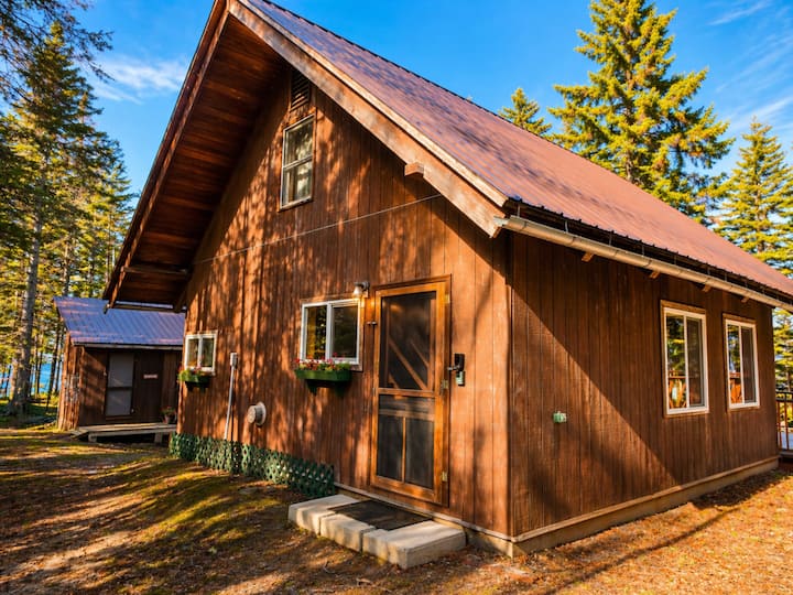 Sandbar Cabin Lakefront, Dock And Pet-friendy - Moosehead Lake, ME
