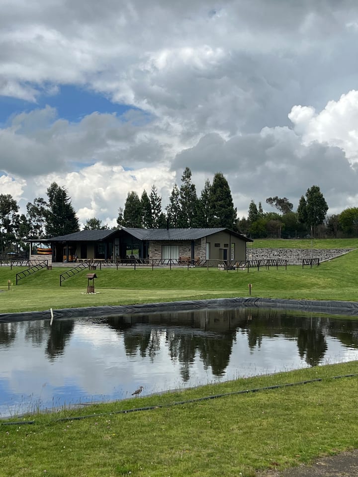 Chaupilago, Entre Montañas Y Agua - Cotopaxi
