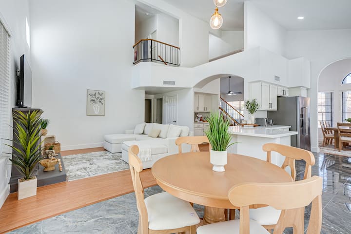 Recently Remodeled Avondale Retreat, Private Yard! - Avondale, AZ