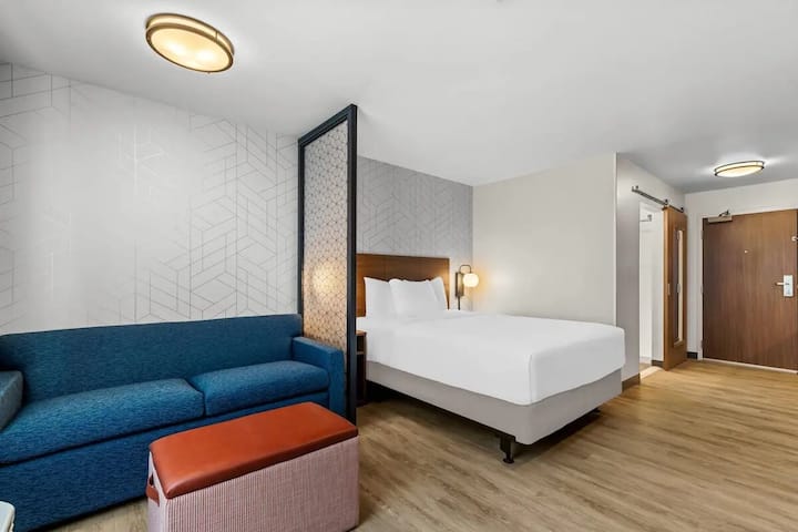 Queen Suite W/ Kitchen, Free Parking| Pet-friendly - Temecula, CA