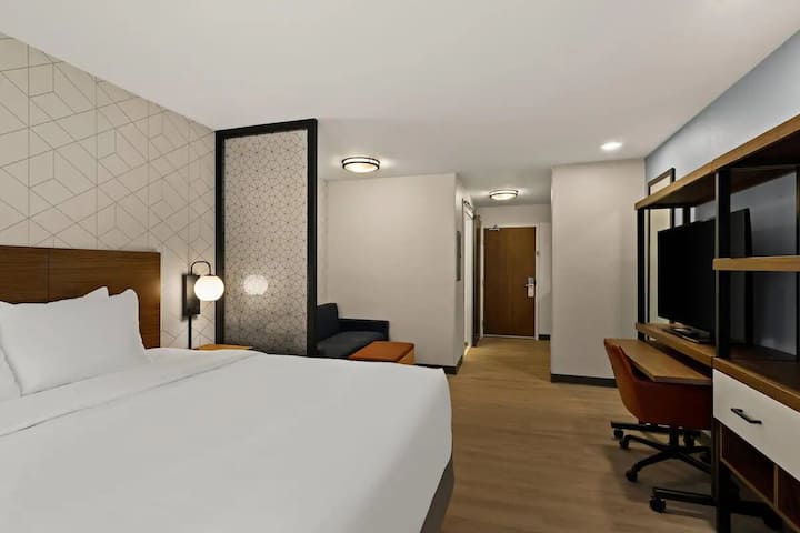 Temecula Suite W/ Kitchen & Free Parking | Dogs Ok - Temecula, CA