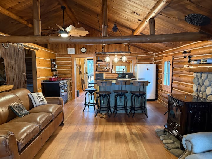 Cozy Adirondack Cabin (Adirondack Little Wolf #2) - Tupper Lake, NY