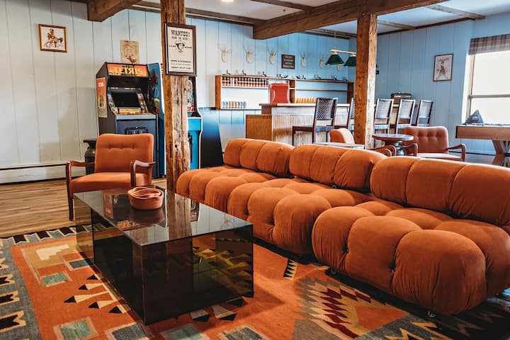 Exclusive Hideaway Inn Buyout | 26 Rooms | Mt Snow - Dover, VT