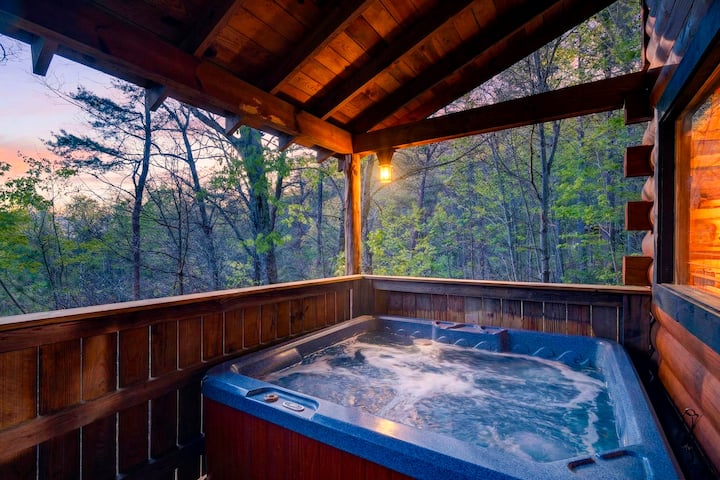 Hot Tub • Fire Pit • Mountain Views | Near Smokies - Townsend, TN