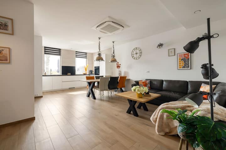 Bright Fully Renovated Modern Residence In Abbenes - Leiden